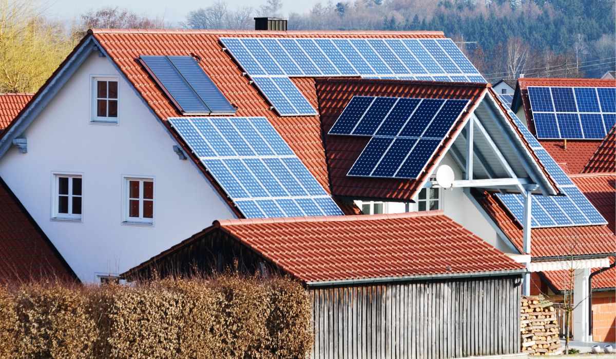 Hvad koster solceller på taget? Se priser og besparelser her (2024)